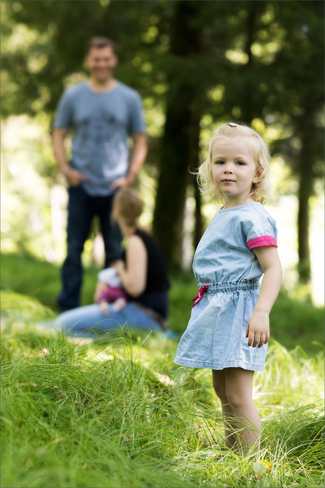 Natürliches Familien Fotoshooting im Wald - Fotografin Soraya Burger ...